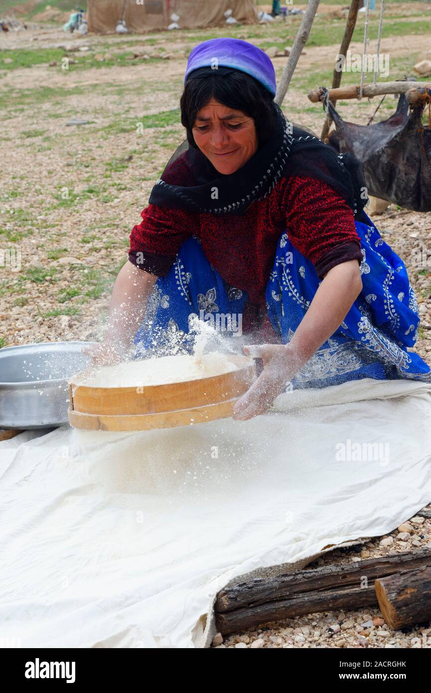 Traditional iranian bread hi-res stock photography and images - Alamy