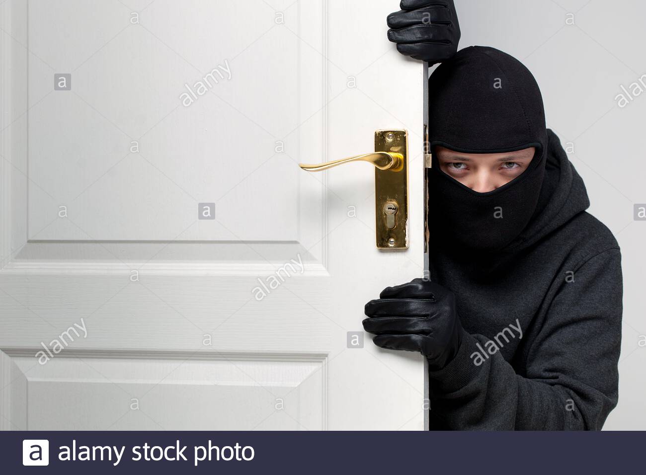 Man Sneaking Stock Photos & Man Sneaking Stock Images - Alamy