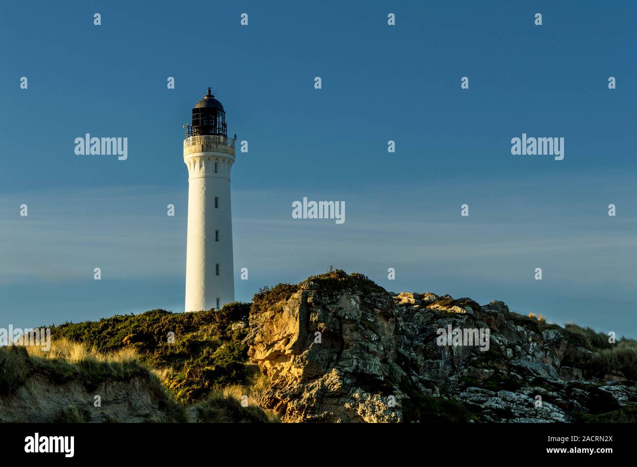 COVESEA LIGHTHOUSE LOSSIEMOUTH MORAY COAST SCOTLAND THE BUILDING ON THE ...