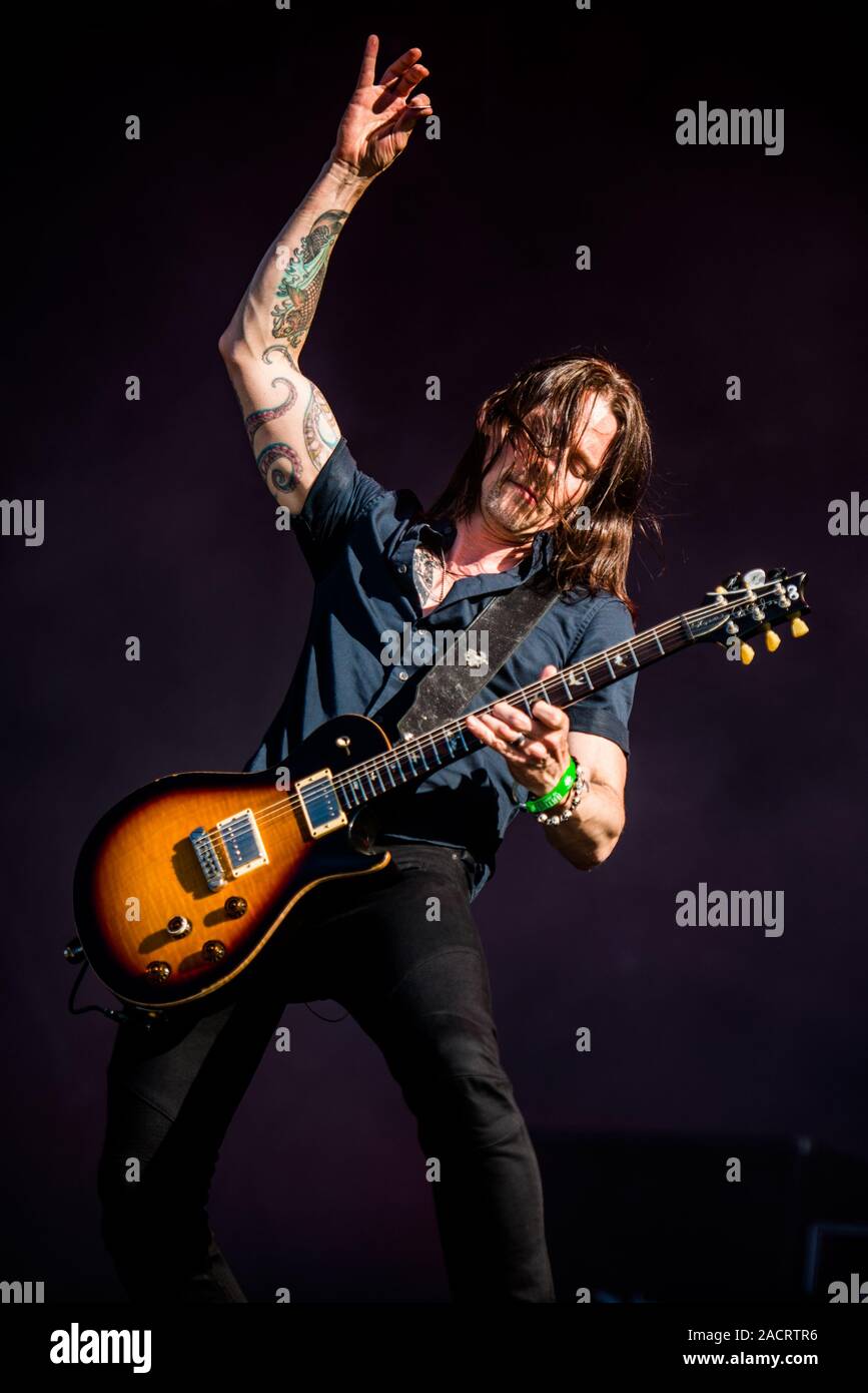 Myles kennedy alter bridge hi-res stock photography and images - Alamy