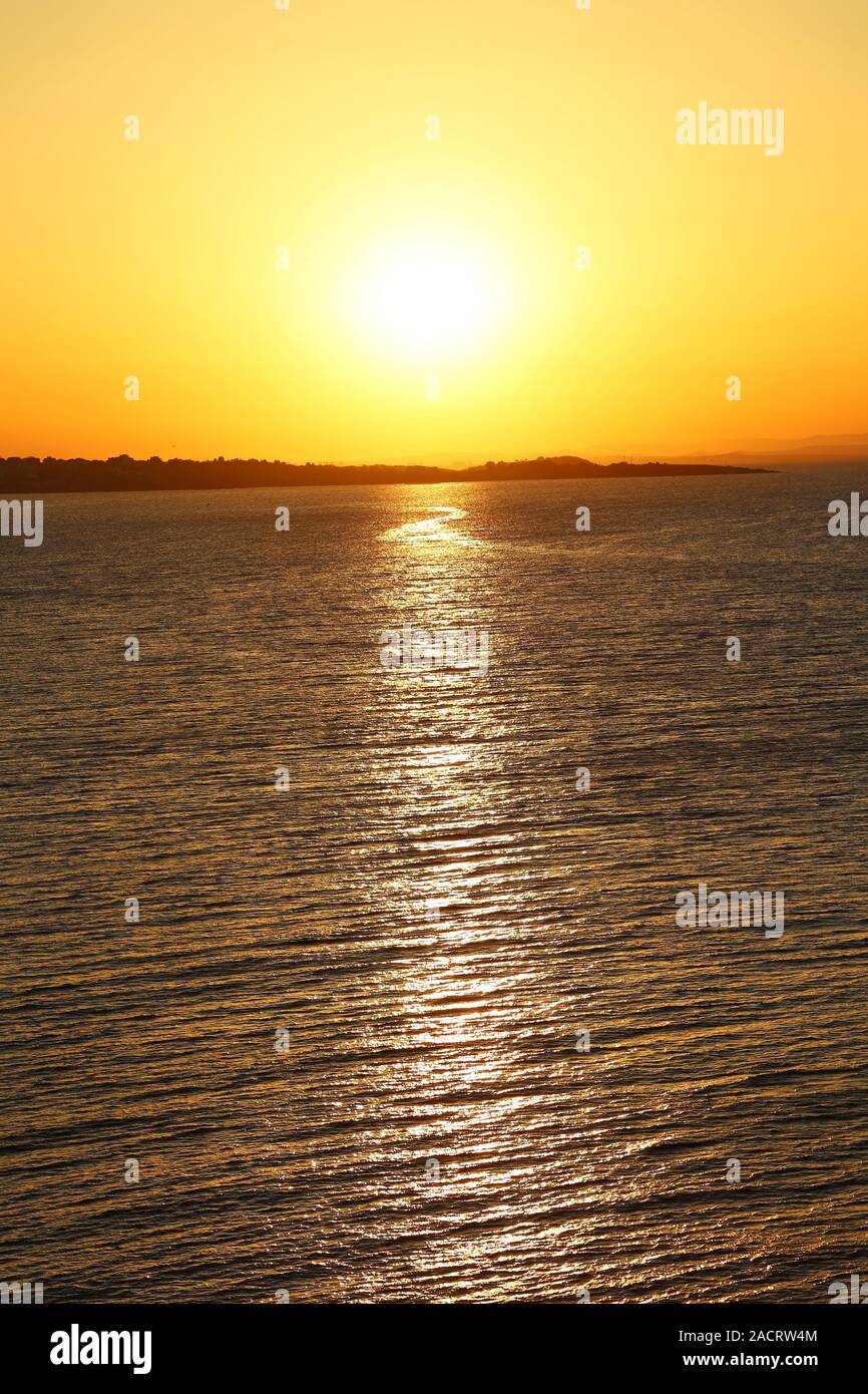 Yellow sky hi-res stock photography and images - Alamy