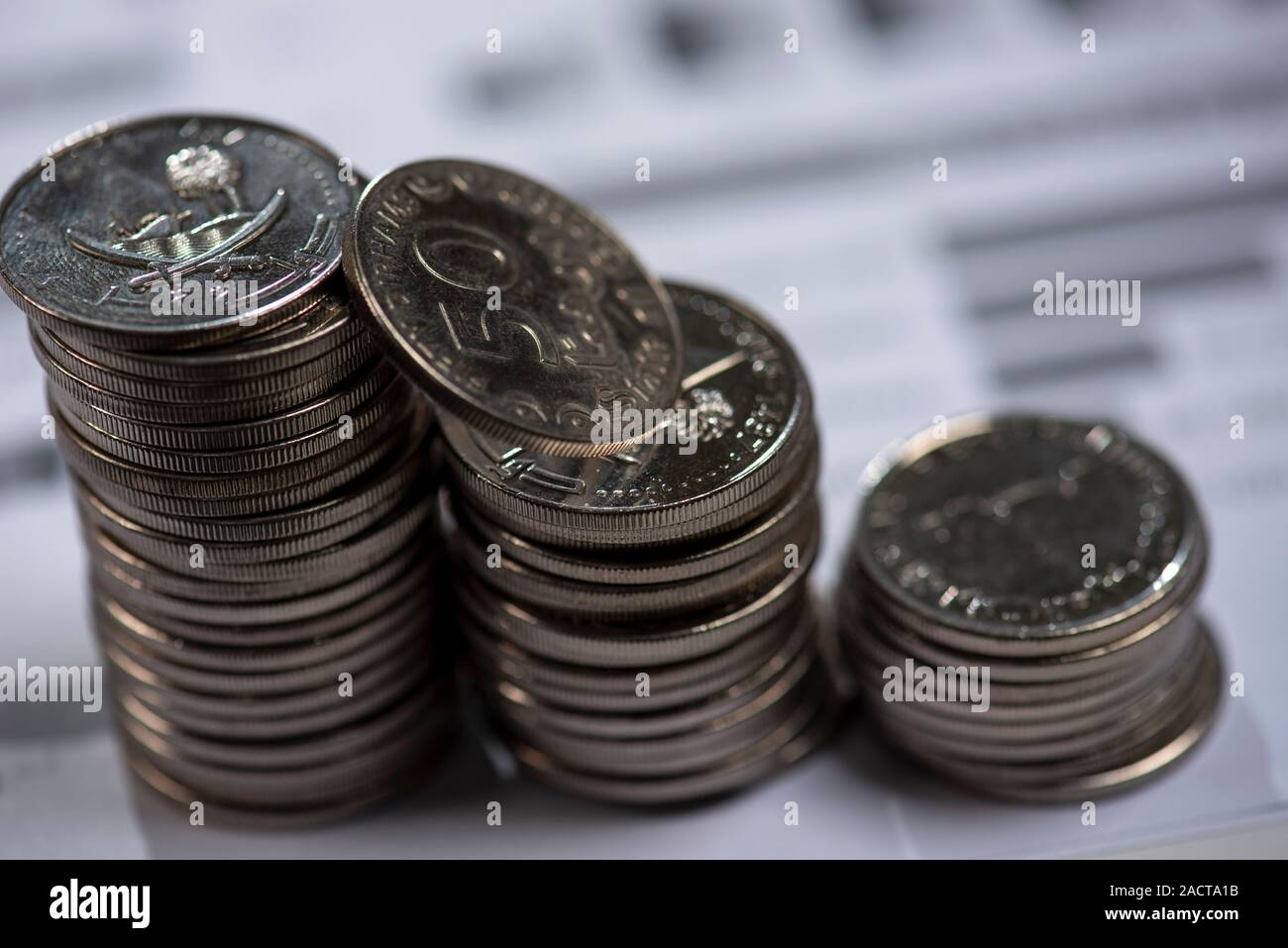 100 dirham notes hi-res stock photography and images - Alamy