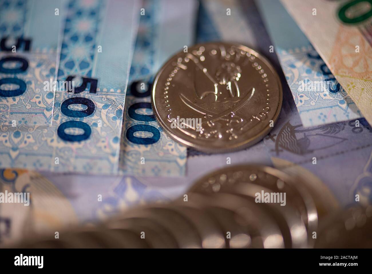 100 dirham notes hi-res stock photography and images - Alamy