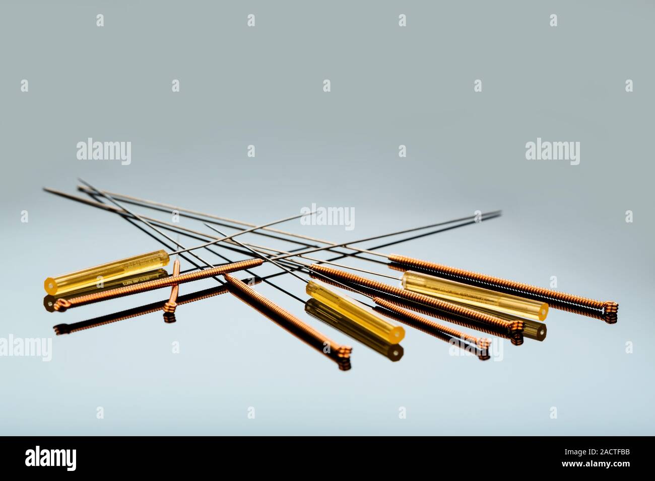 Tcm acupuncture hi-res stock photography and images - Alamy