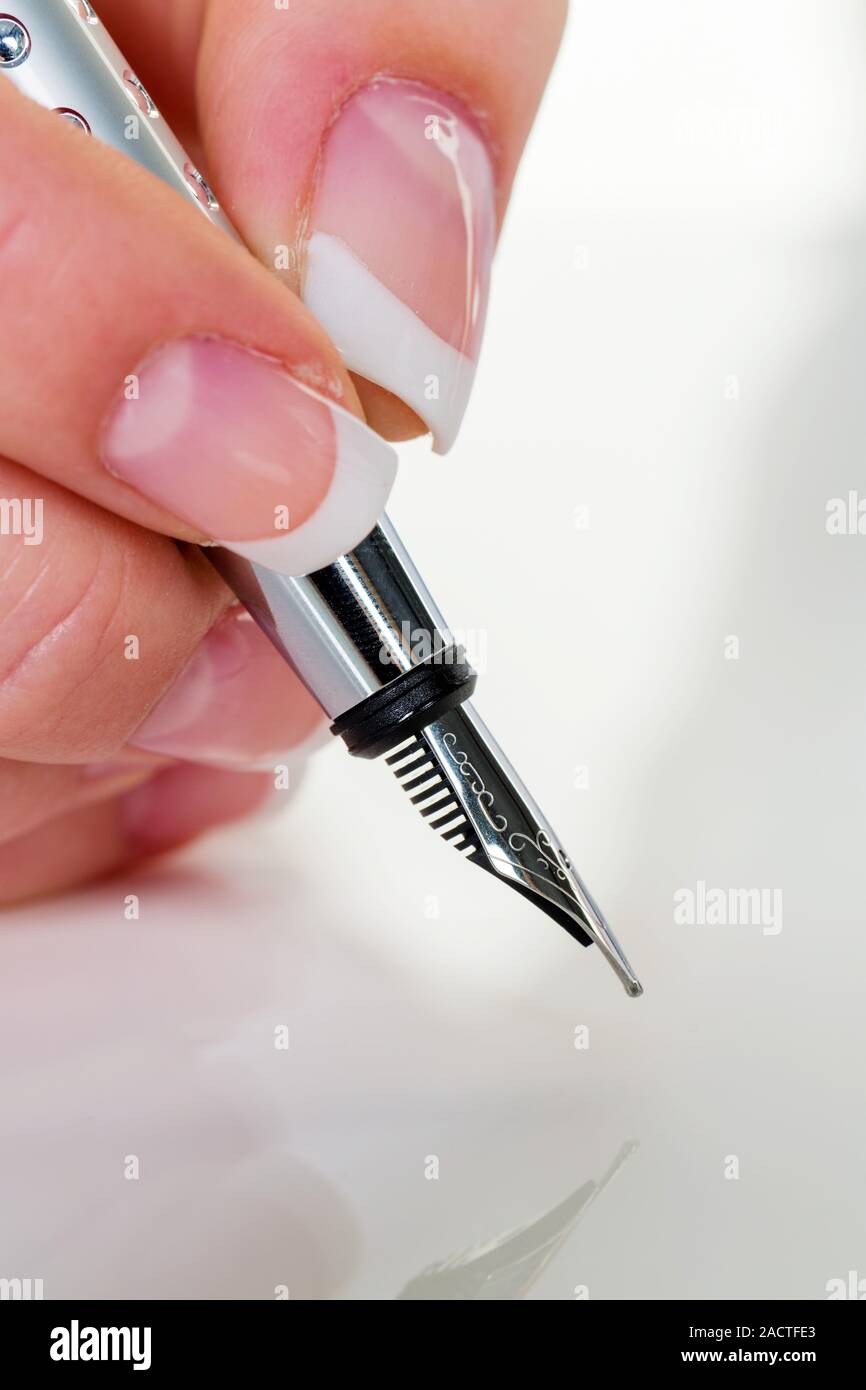 Hand with fountain pen signs contract Stock Photo - Alamy