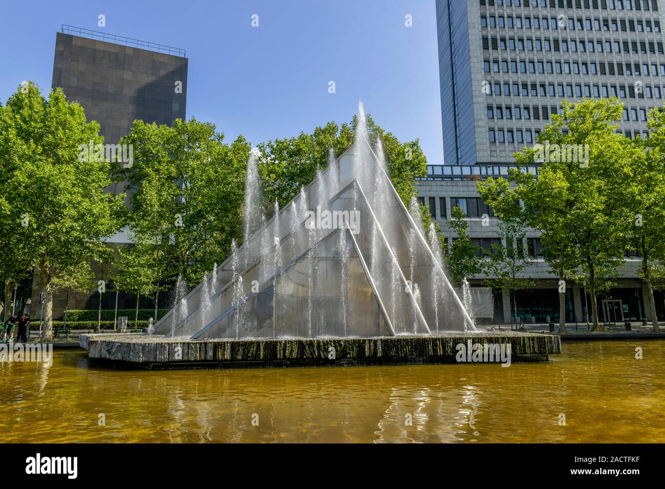 Mack-Brunnen, Platz der Deutschen Einheit, Düsseldorf, Nordrhein ...