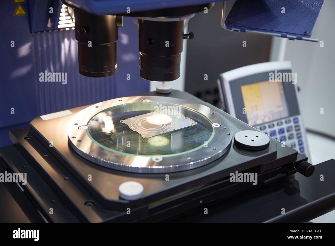 Projector measuring machine for measurement, inspection and observation ...