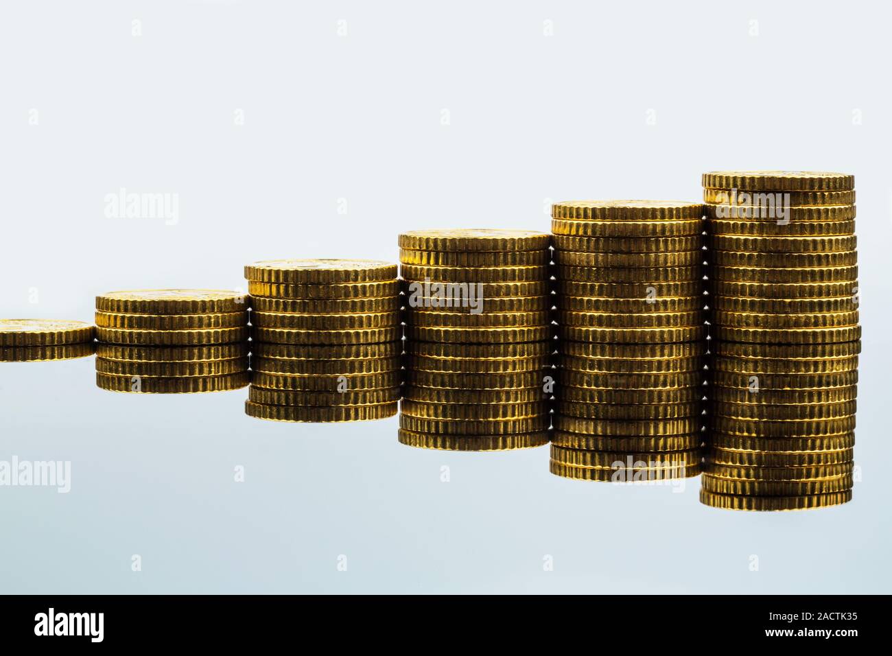 Trend upward hi-res stock photography and images - Alamy