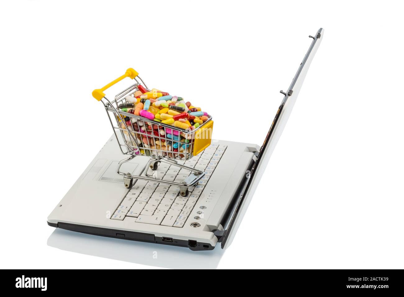 Computer shopping cart hi-res stock photography and images - Alamy