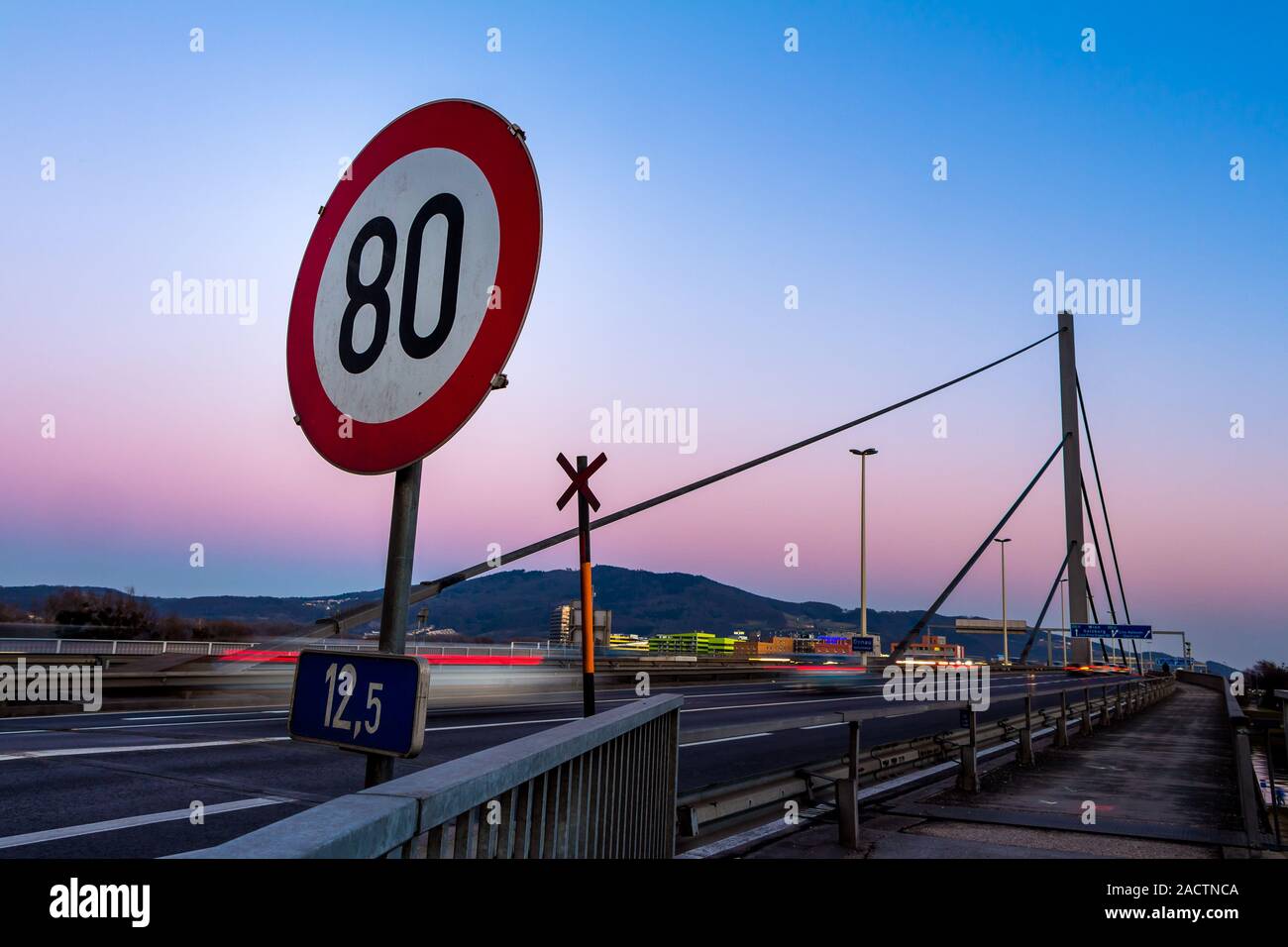 80 speed hi-res stock photography and images - Alamy