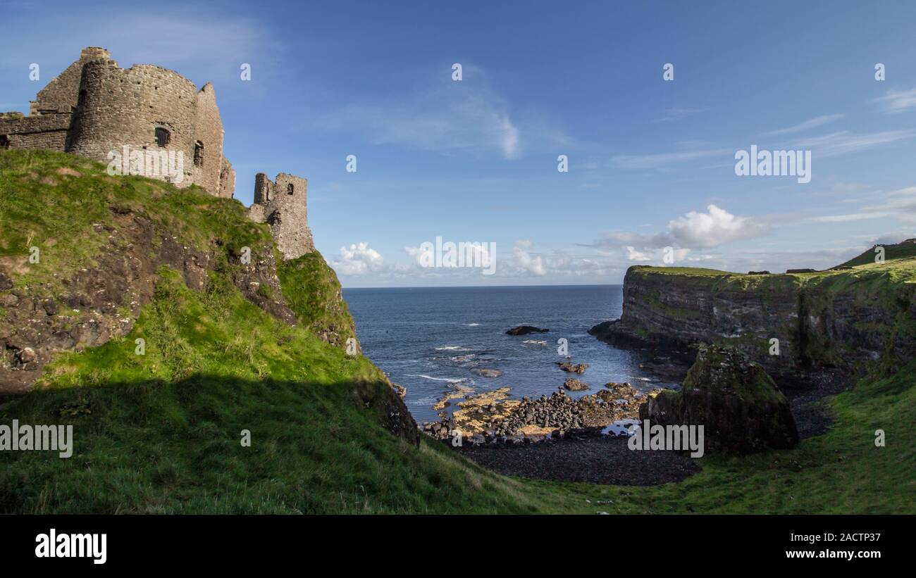 Dunluce castle ireland Stock Photo - Alamy