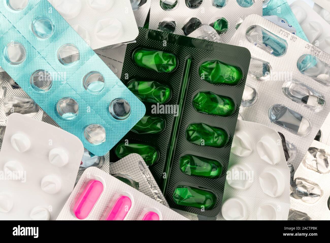 Tablets in blister packs Stock Photo - Alamy
