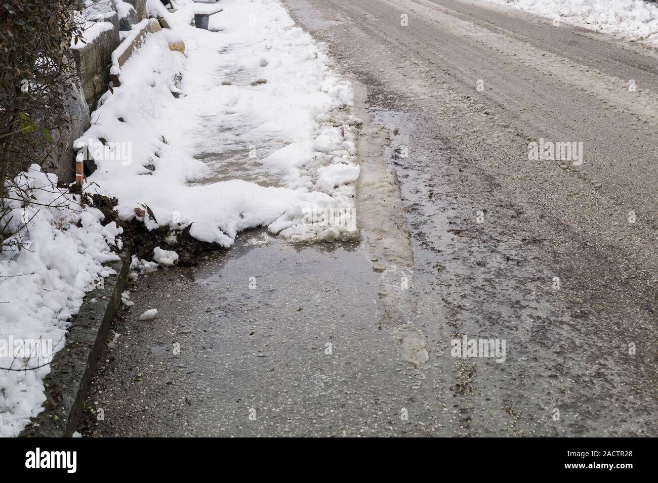 Snow on sidewalk Stock Photo - Alamy