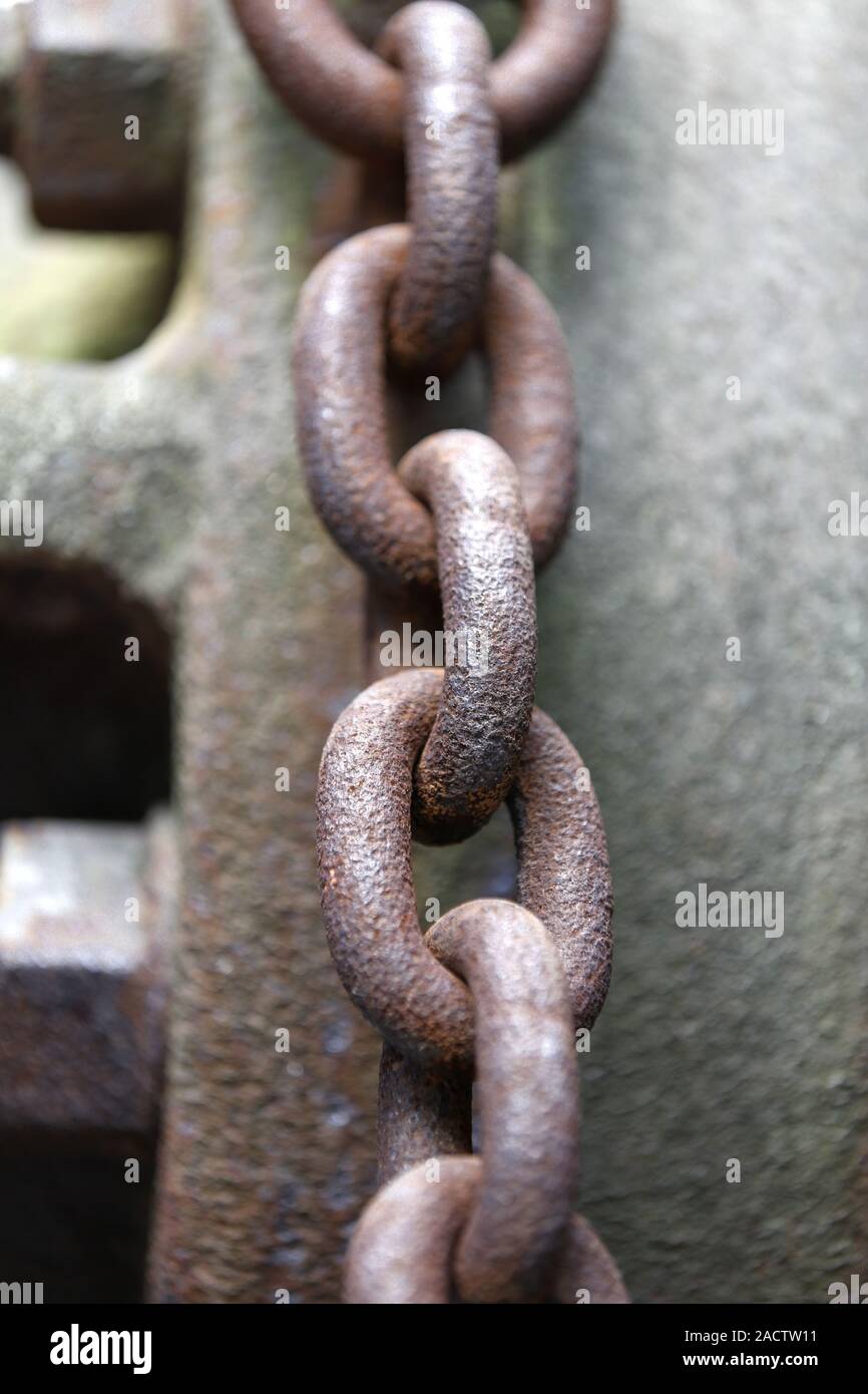 Rusty iron chain on a flange Stock Photo - Alamy