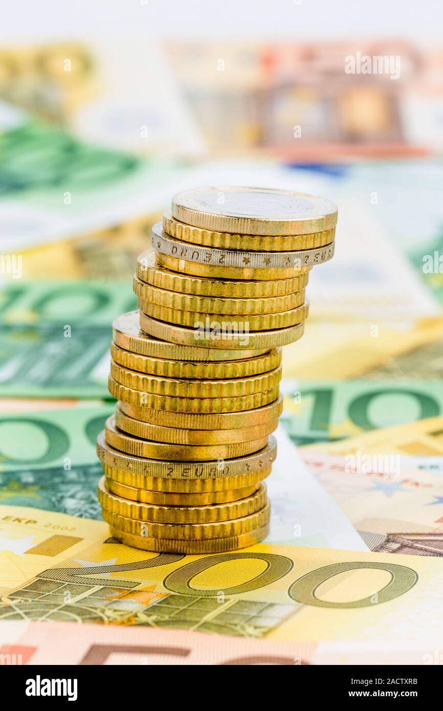 Single stack of coins Stock Photo - Alamy
