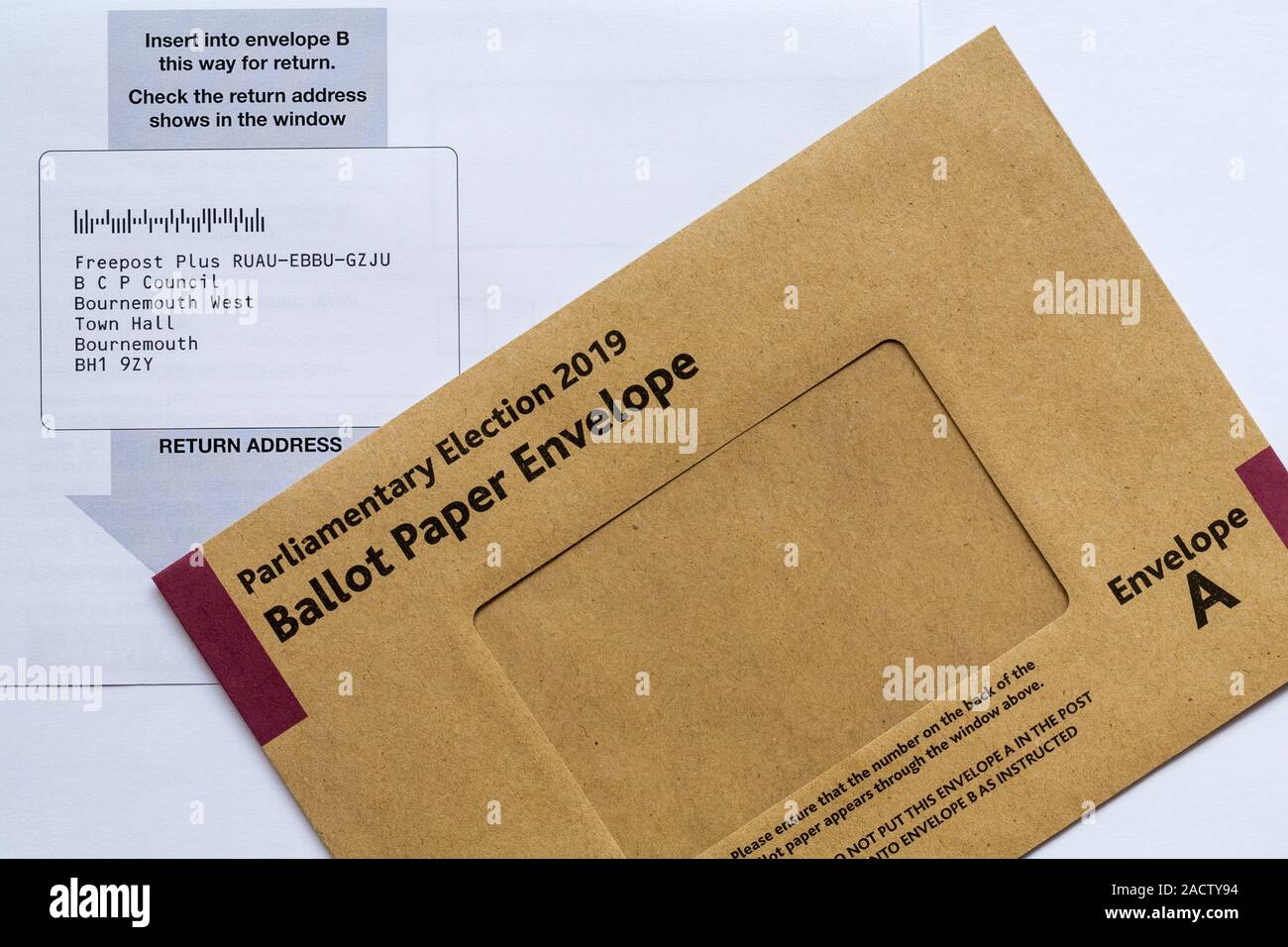 Window envelope hi-res stock photography and images - Alamy