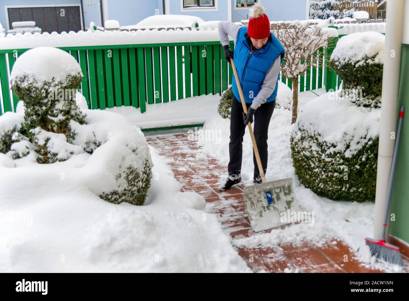 Woman shoveling snow hi-res stock photography and images - Alamy