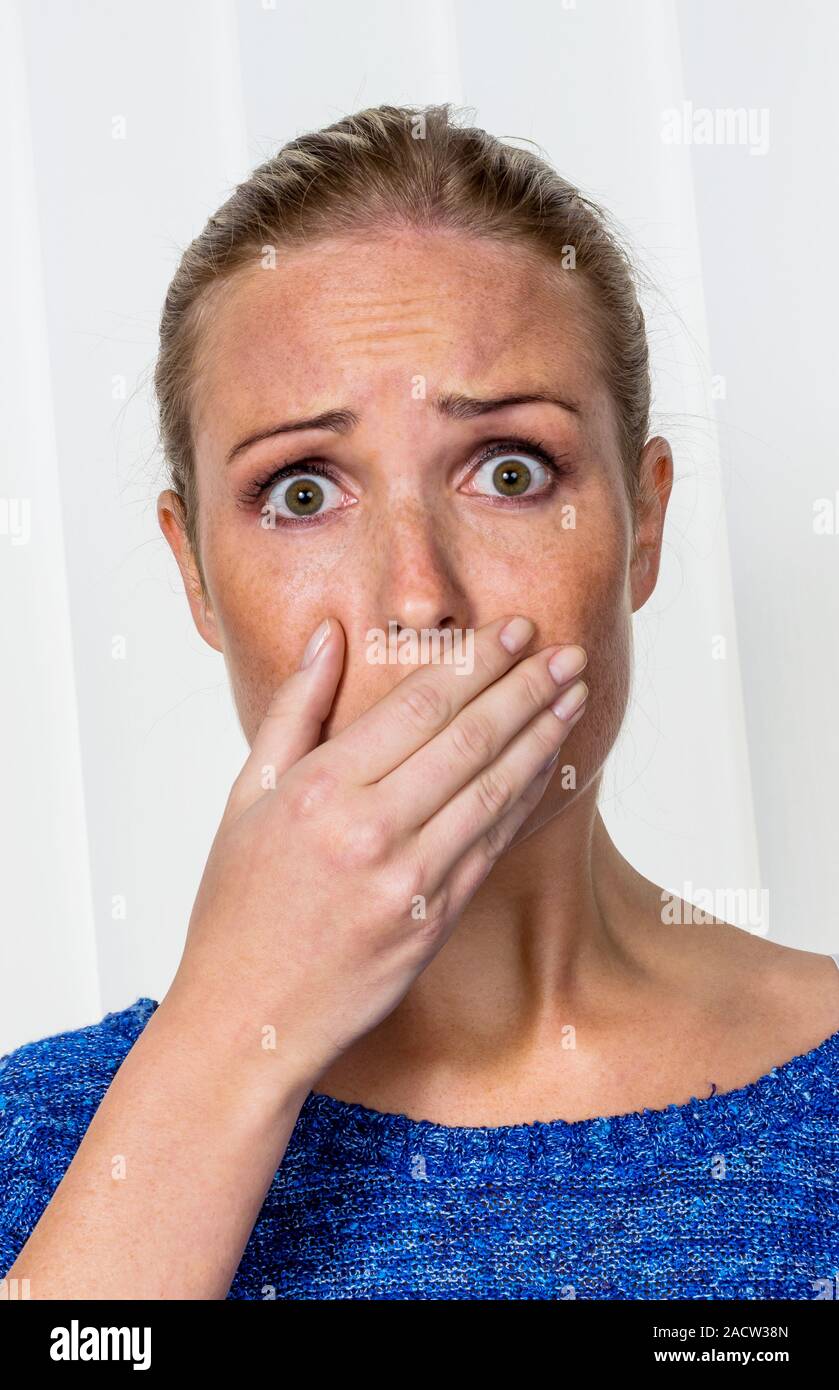 Woman afraid hi-res stock photography and images - Alamy
