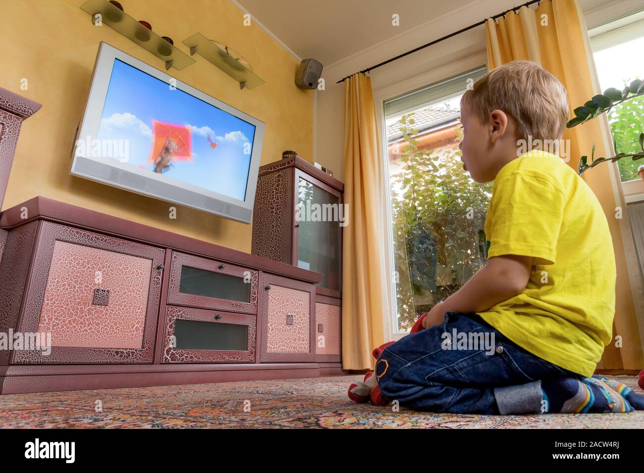Children watching TV Stock Photo - Alamy