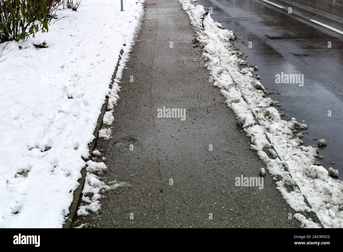Snow on sidewalk Stock Photo - Alamy