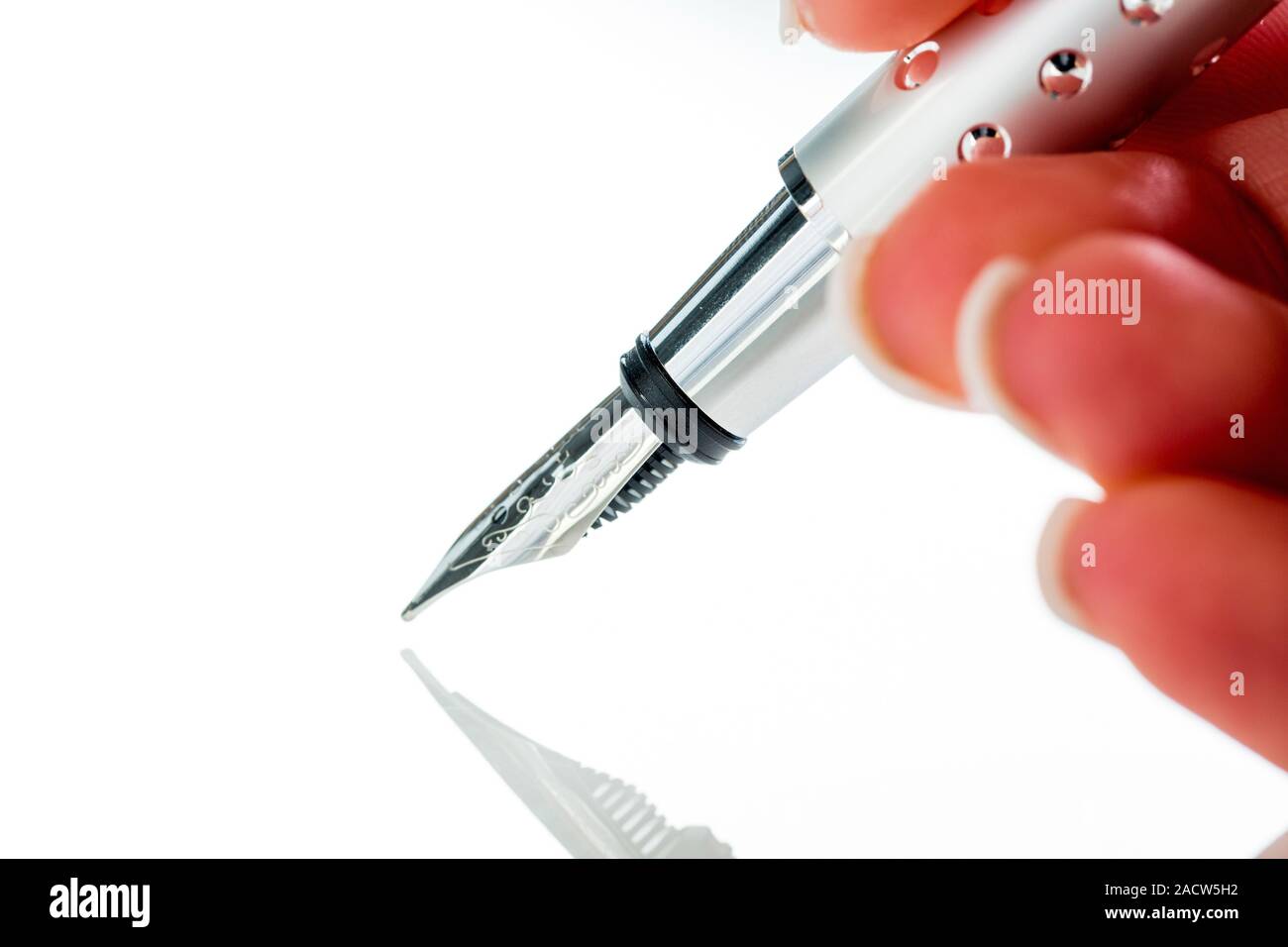 Hand fountain pen hi-res stock photography and images - Alamy