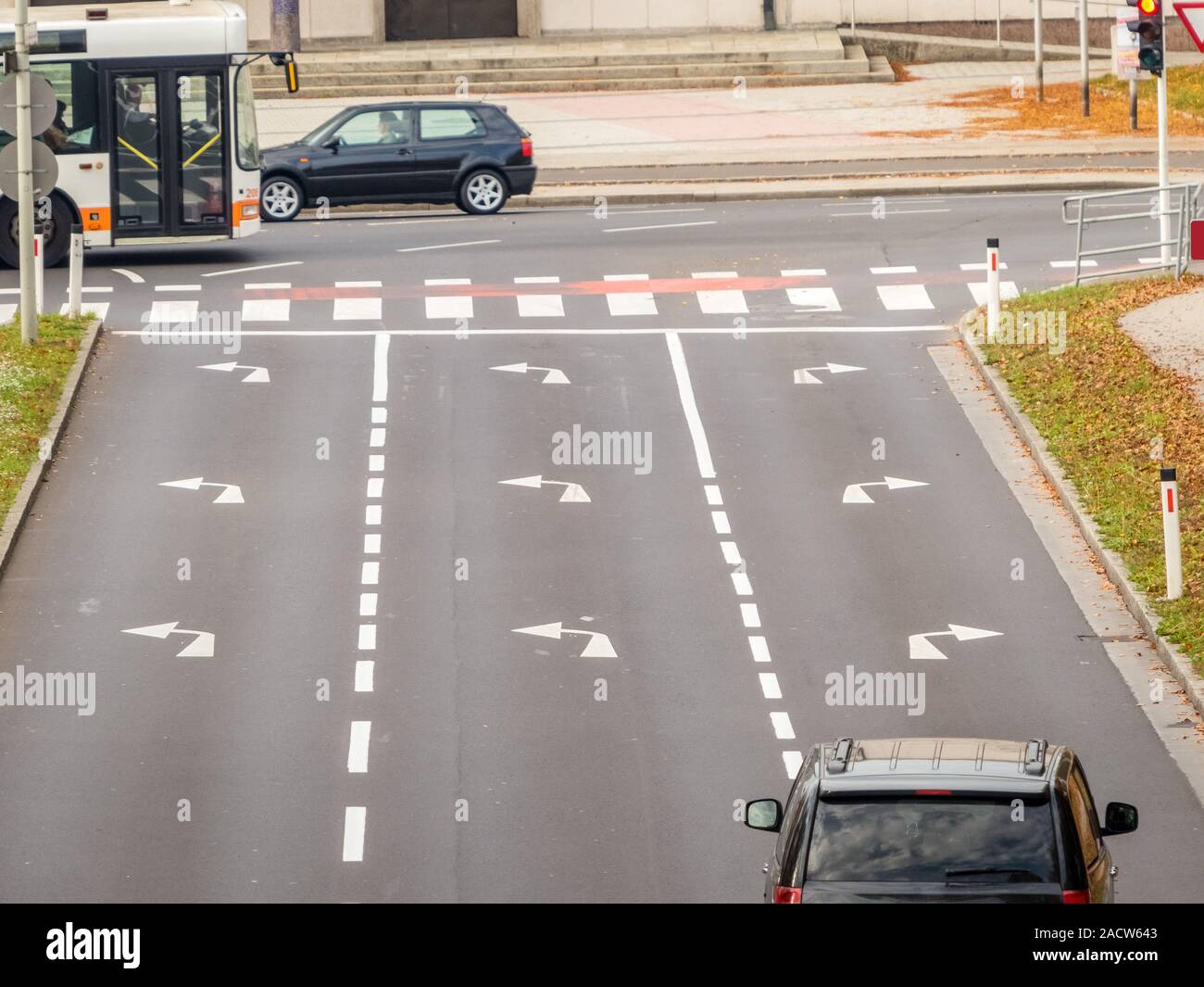 Street intersection hi-res stock photography and images - Alamy