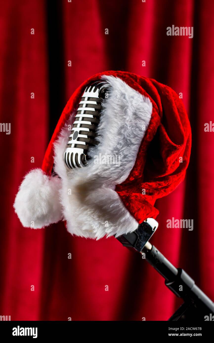 Retro microphone with christmas cap Stock Photo - Alamy