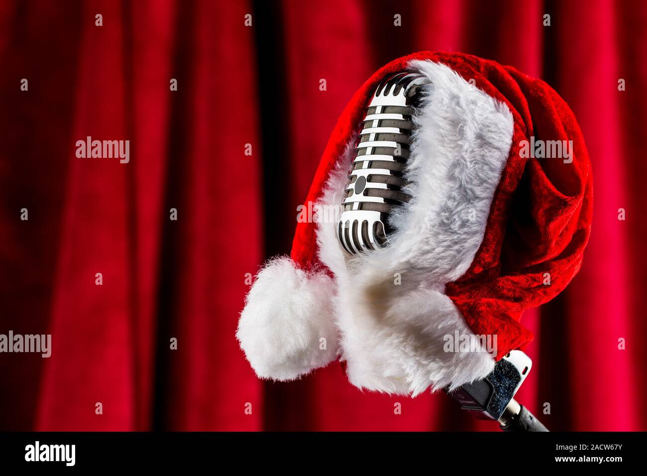 Santa retro microphone claus hi-res stock photography and images - Alamy