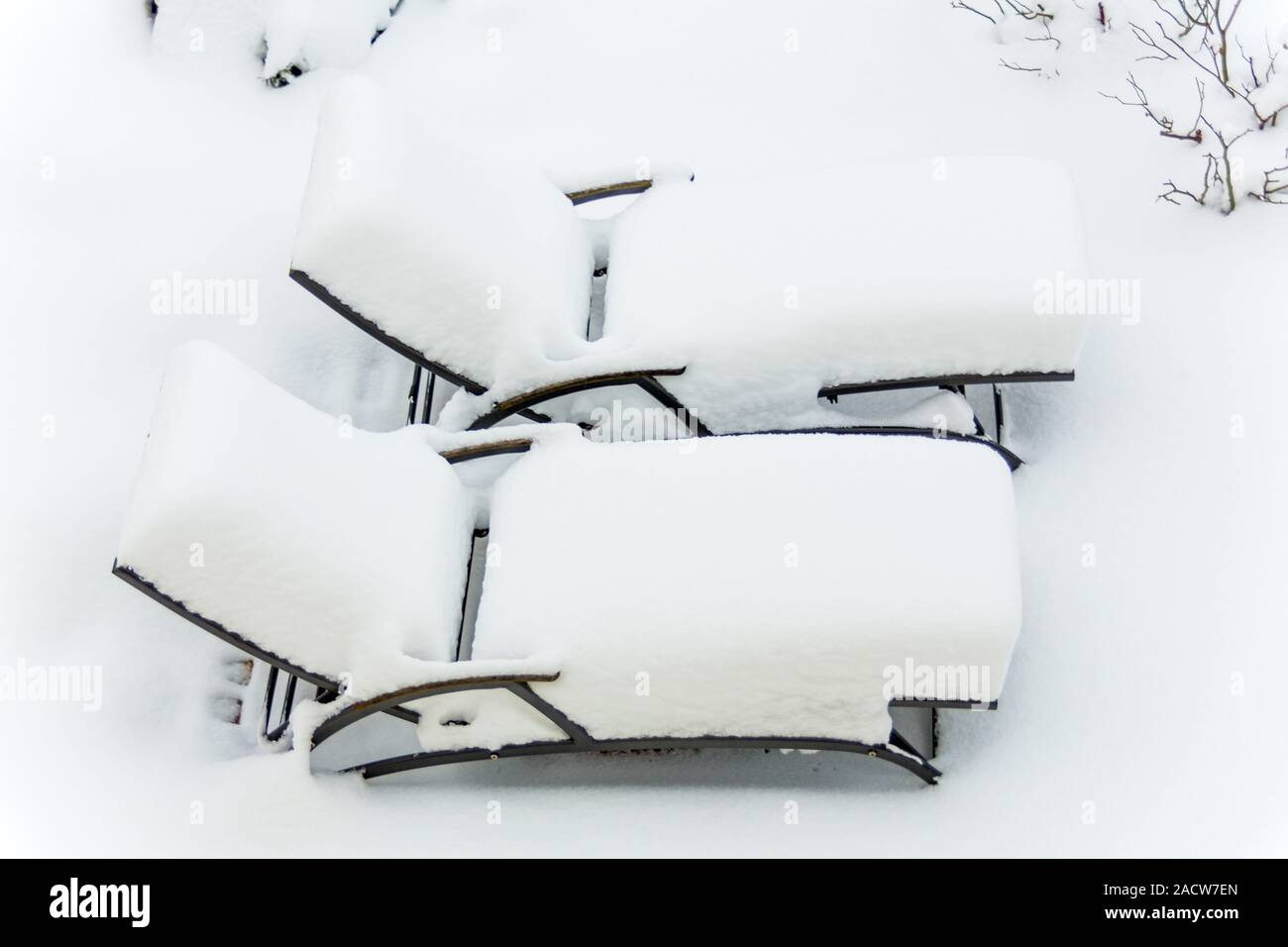 Covered furniture hi-res stock photography and images - Alamy