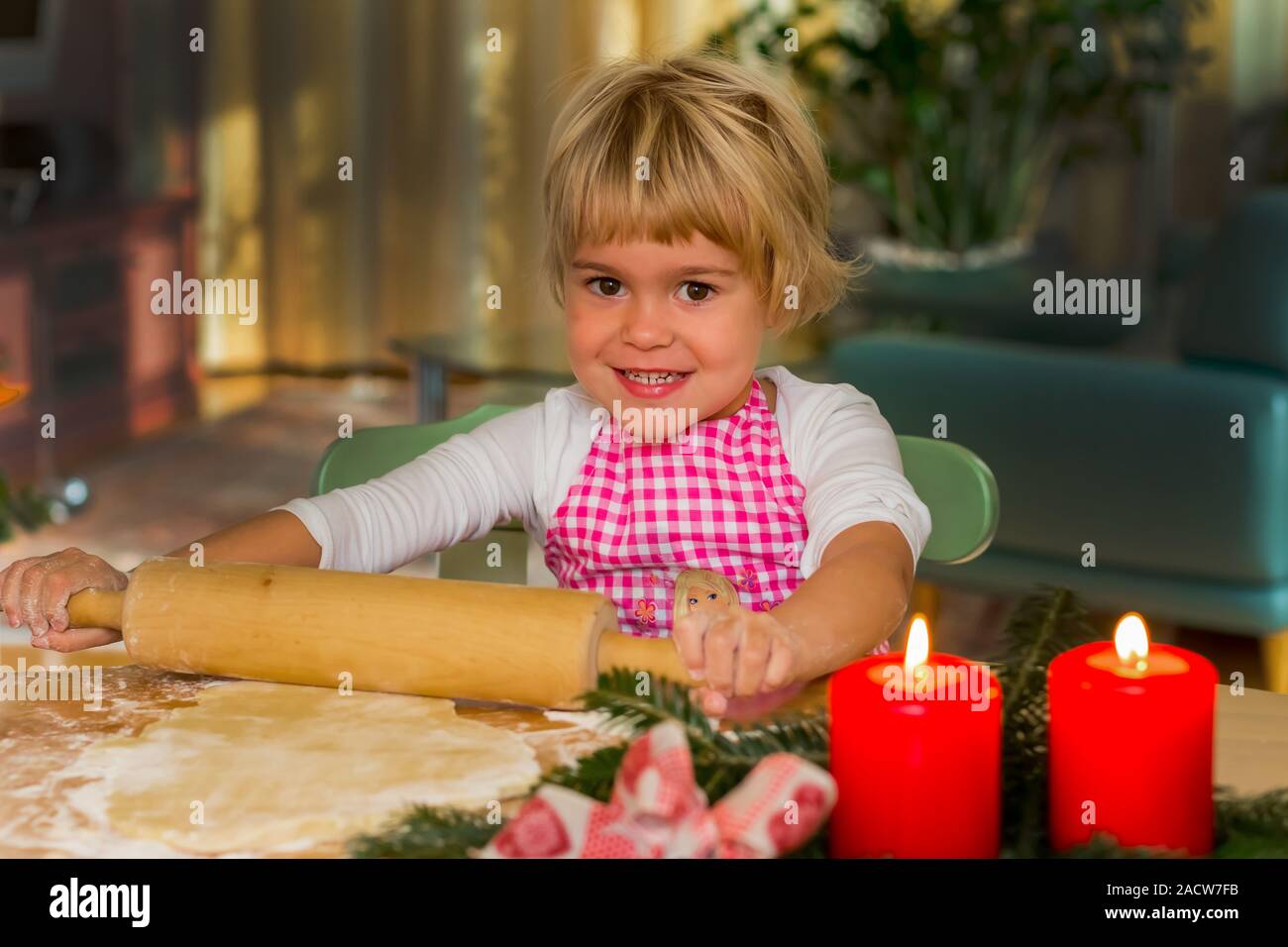 Child baking hi-res stock photography and images - Alamy