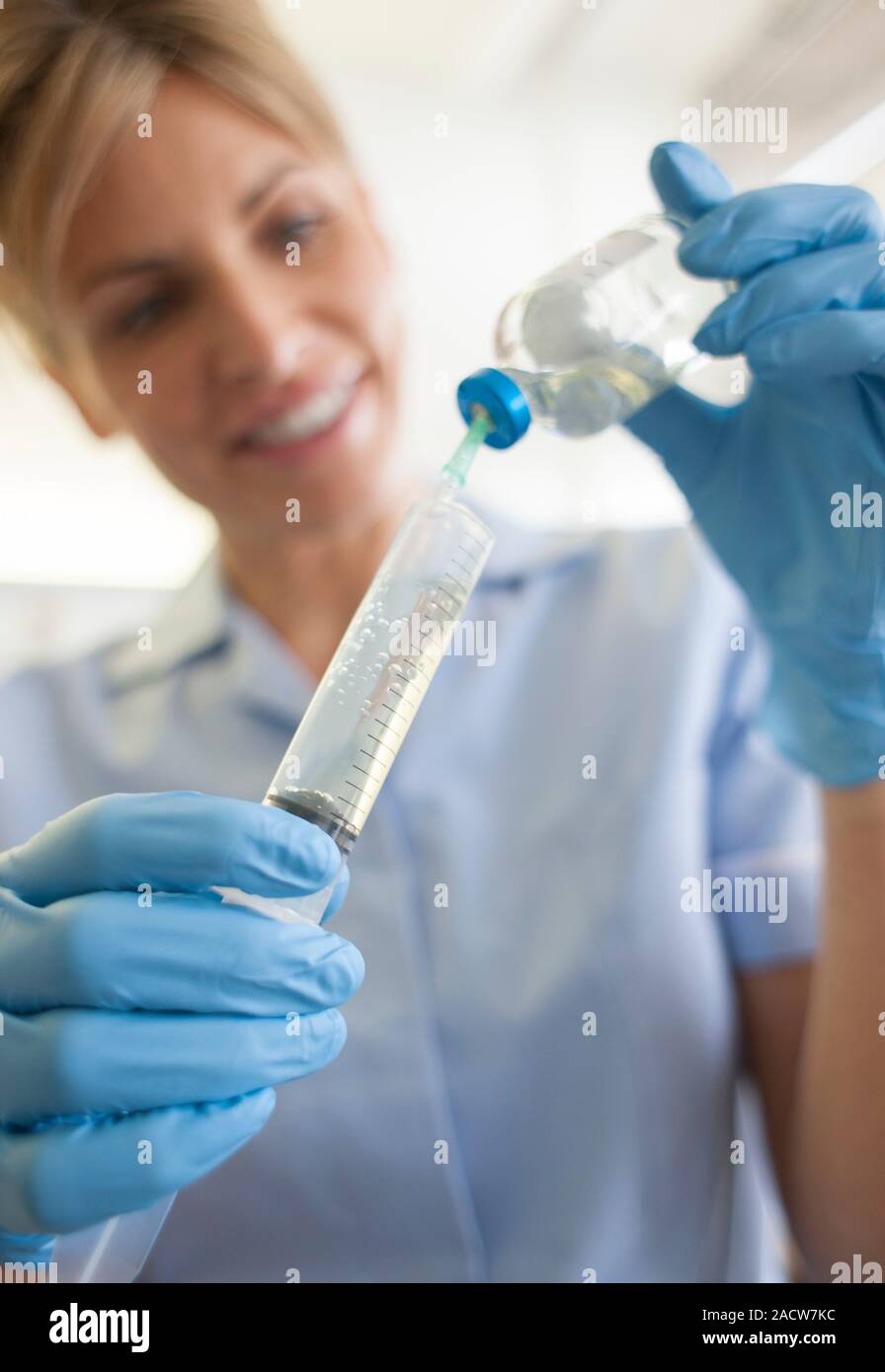 Nurse preparing an antibiotic injection Stock Photo - Alamy