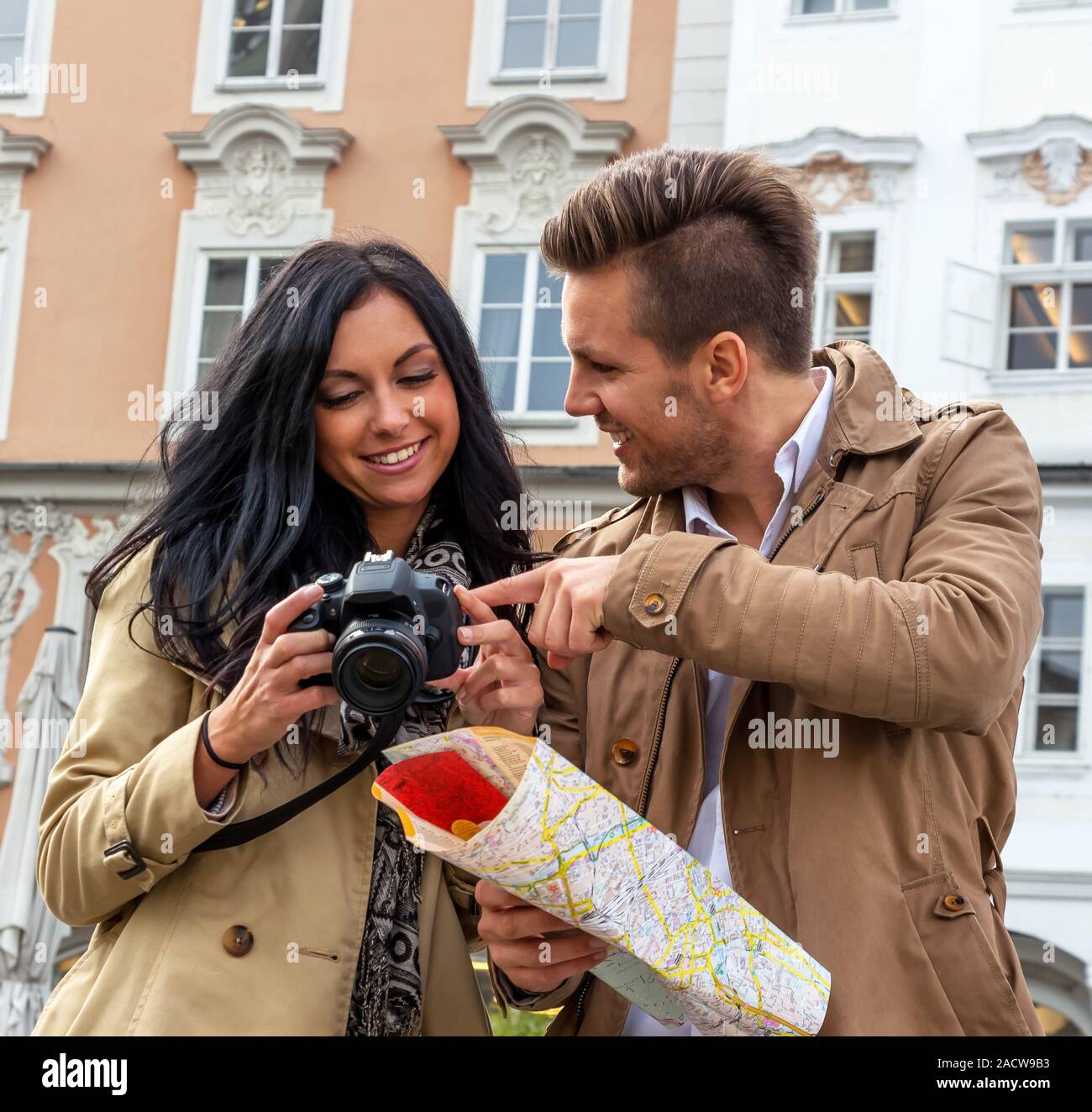 Couple on a city break Stock Photo - Alamy
