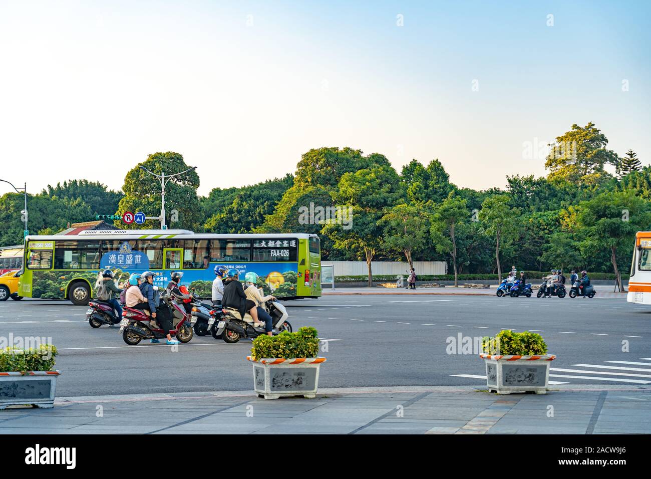 Old Taipei city wall. The North Gate ( Cheng'en gate ), established by ...