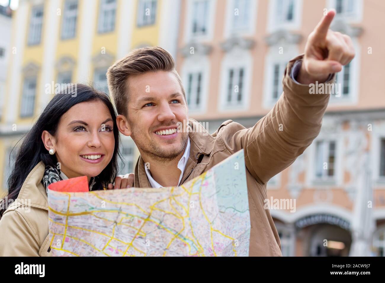 Couple on a city break Stock Photo - Alamy