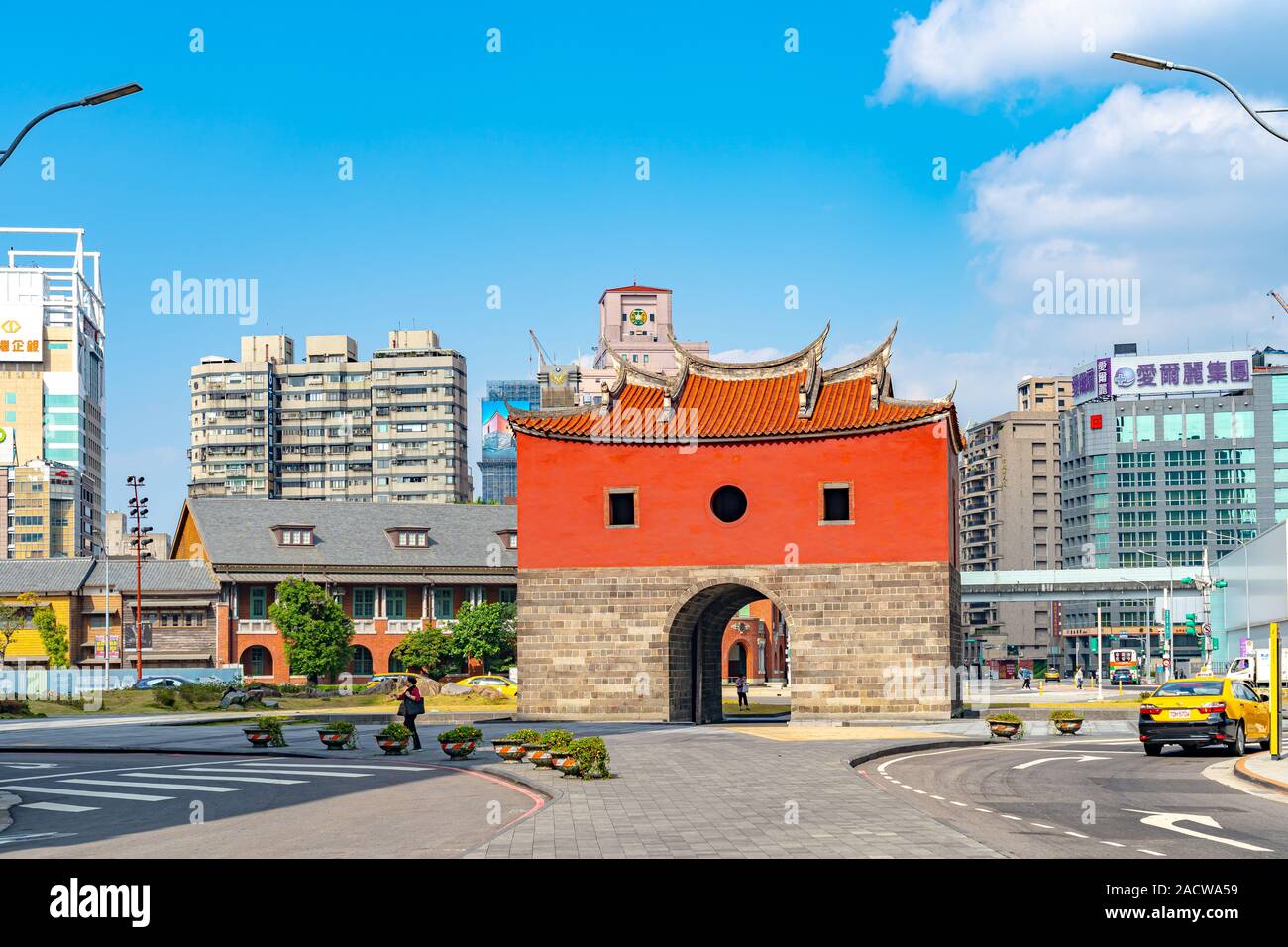 Old Taipei city wall. The North Gate ( Cheng'en gate ), established by ...
