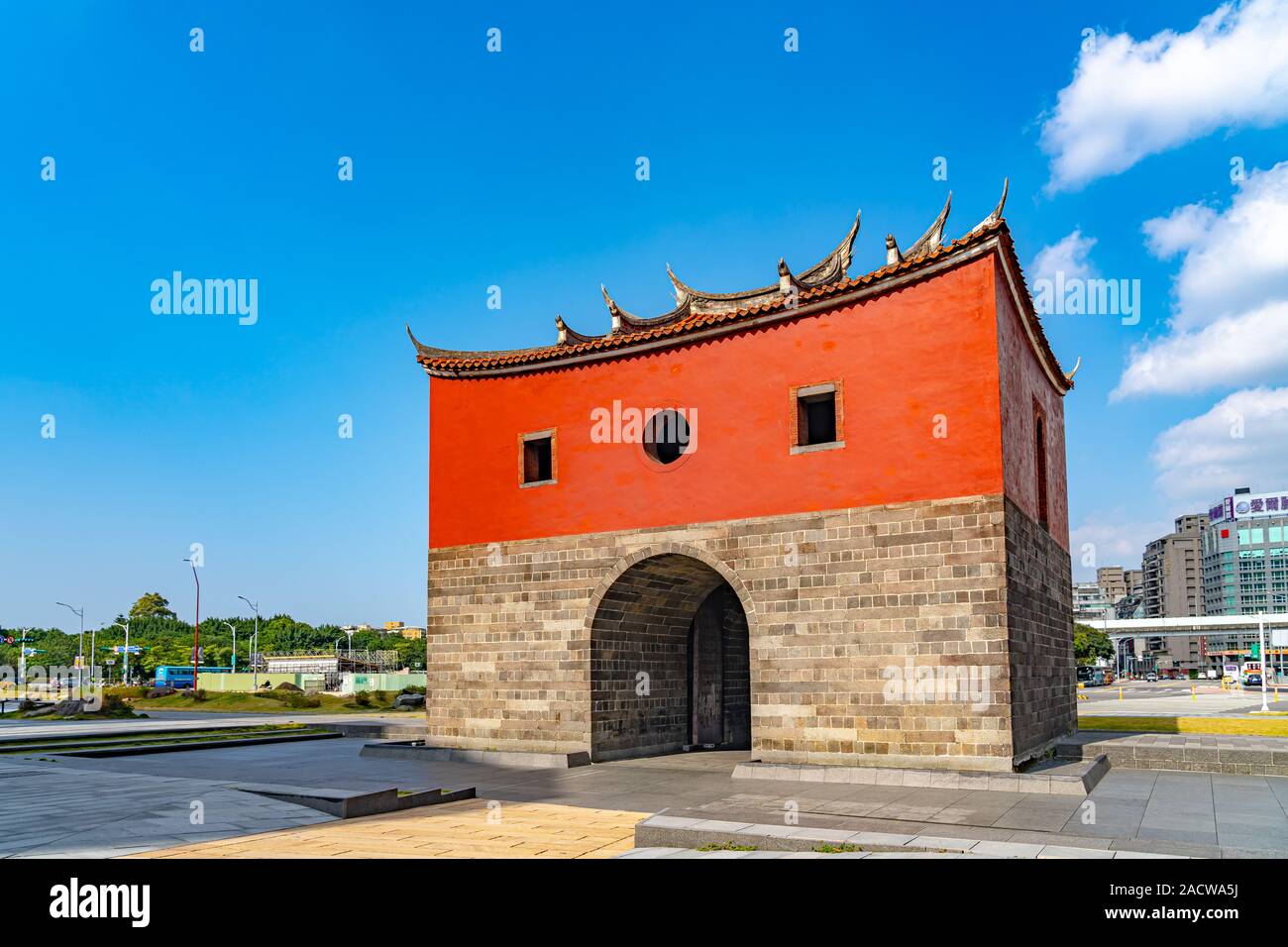 Old Taipei city wall. The North Gate ( Cheng'en gate ), established by ...