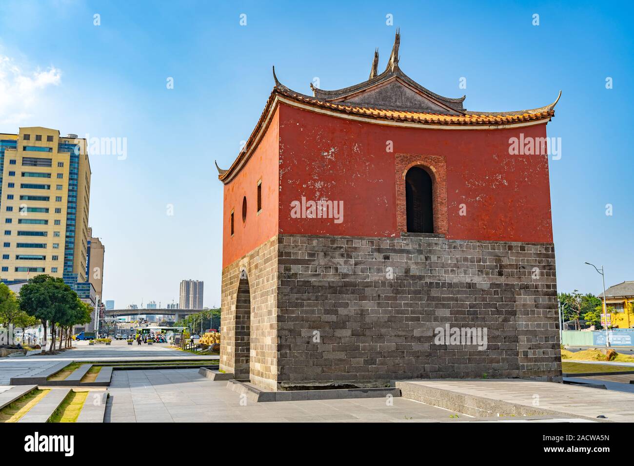Old Taipei city wall. The North Gate ( Cheng'en gate ), established by ...