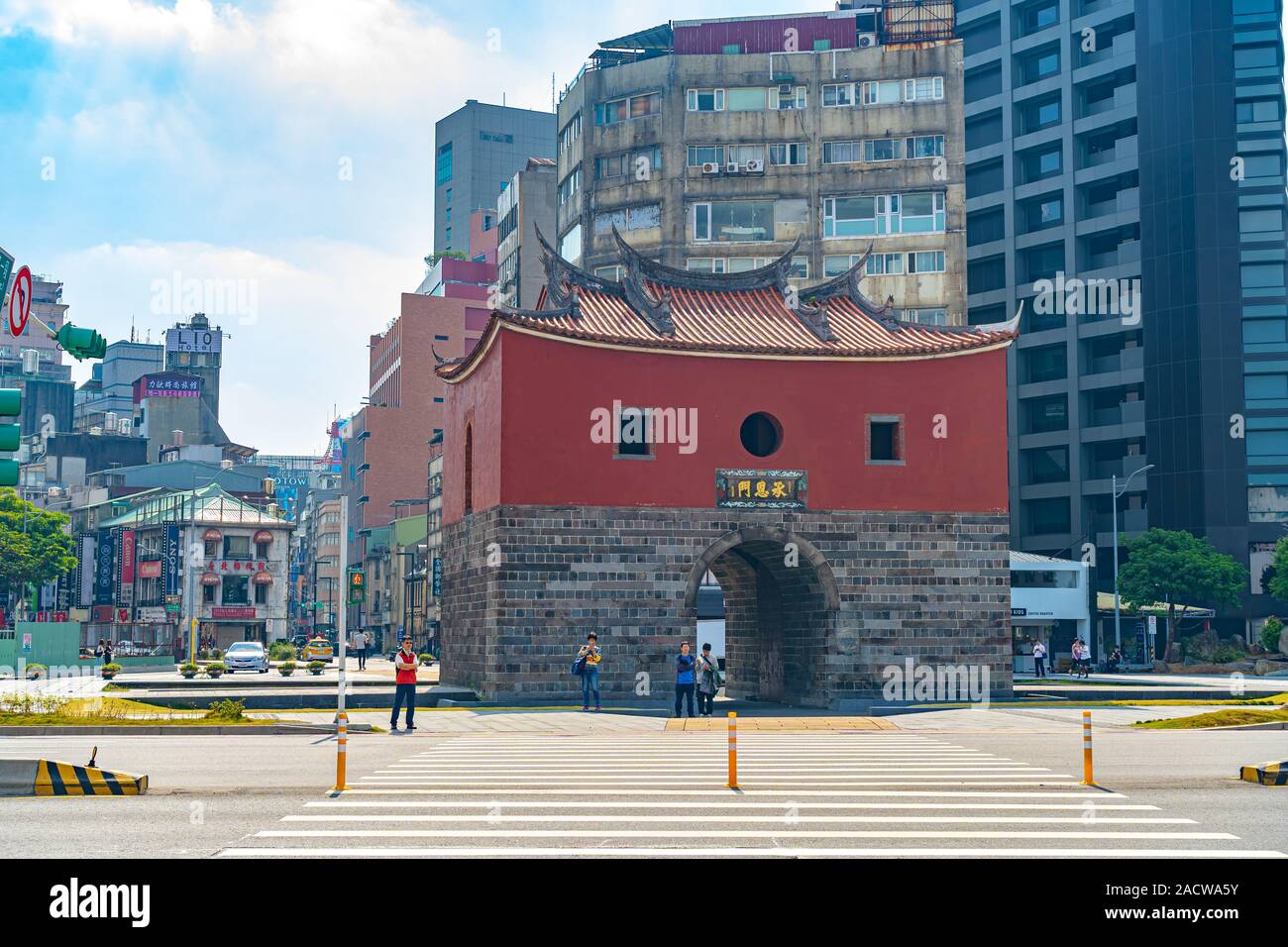 Old Taipei city wall. The North Gate ( Cheng'en gate ), established by ...