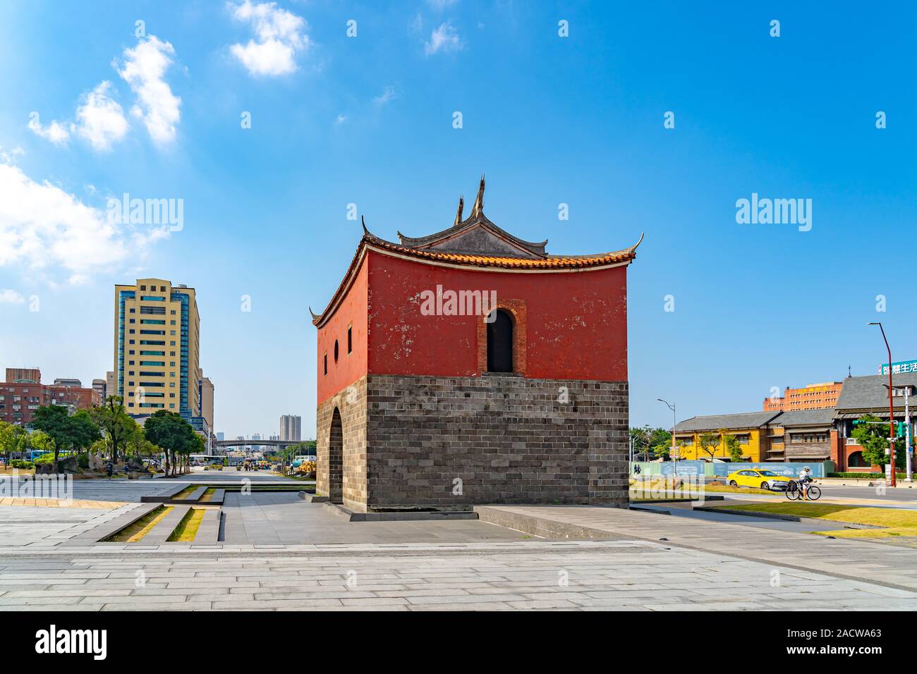 Old Taipei city wall. The North Gate ( Cheng'en gate ), established by ...
