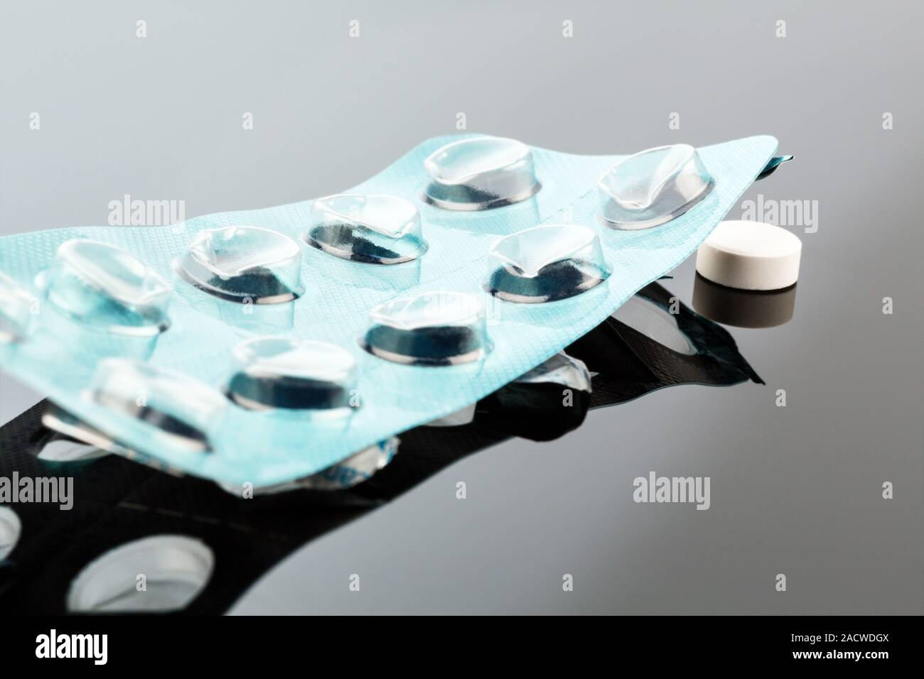Blister tablets hi-res stock photography and images - Alamy