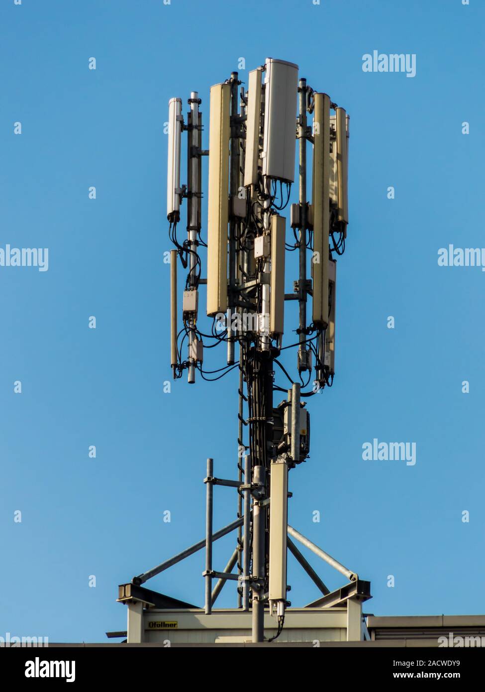 Radio transmitter on roof hi-res stock photography and images - Alamy