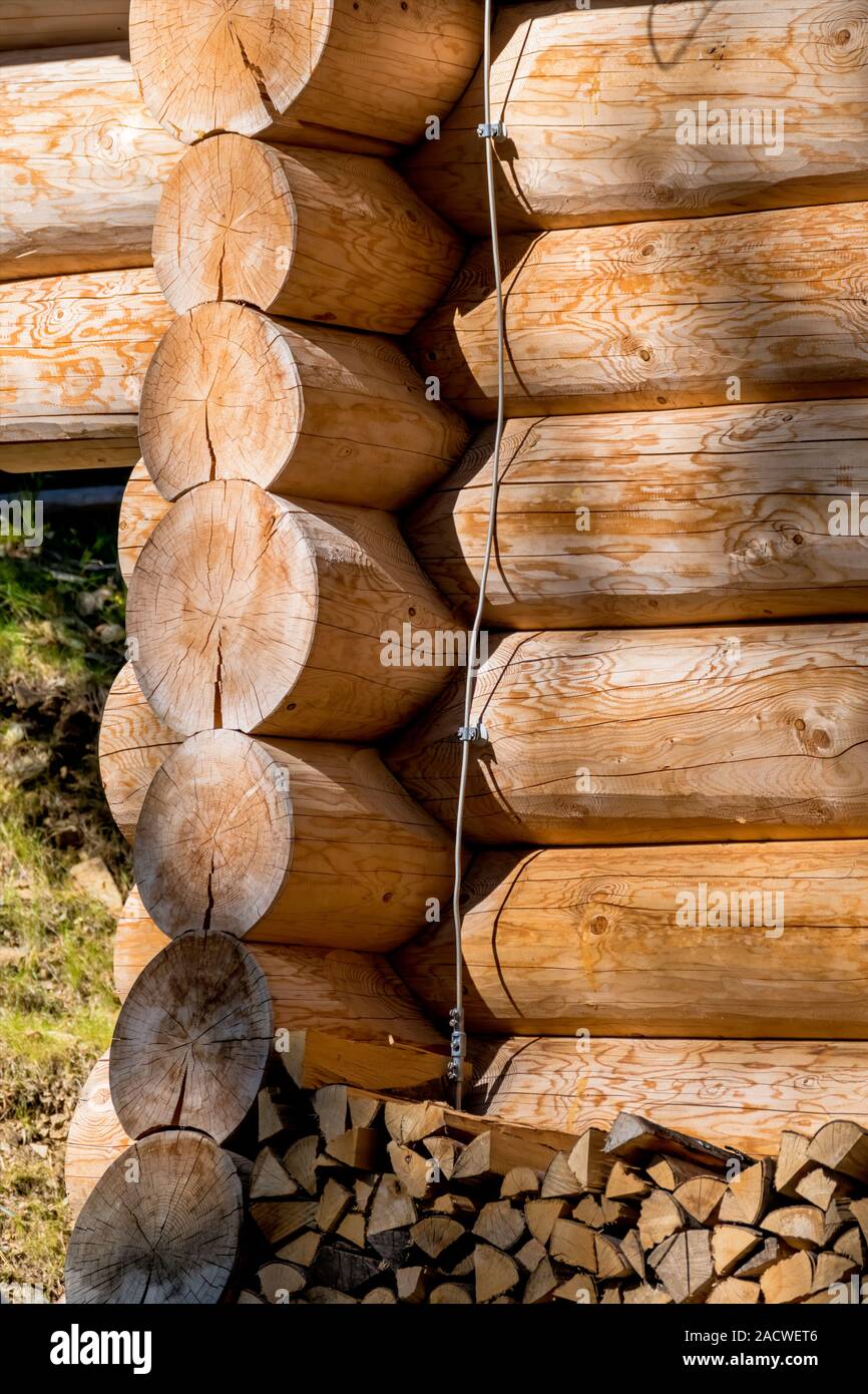 Solid log house Stock Photo - Alamy