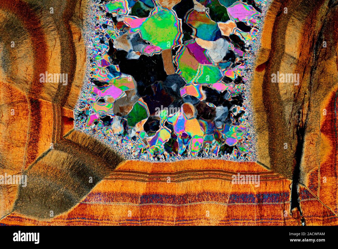 Agate. Polarized light micrograph of a thin section through an agate ...