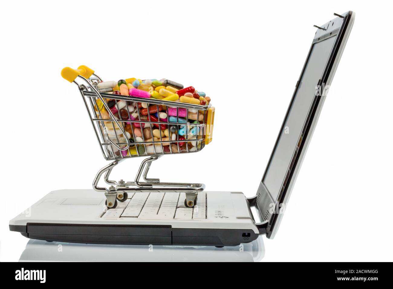 Computer shopping cart hi-res stock photography and images - Alamy