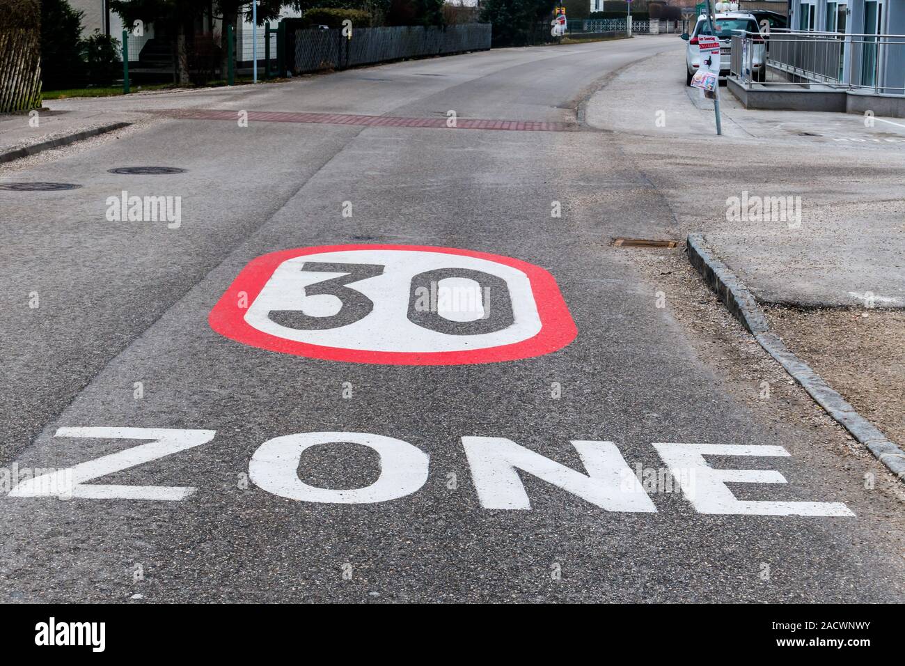 Tempo 30 zone hi-res stock photography and images - Alamy