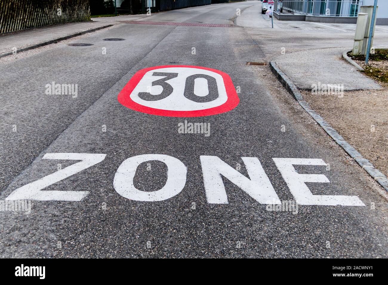 Tempo 30 zone hi-res stock photography and images - Alamy
