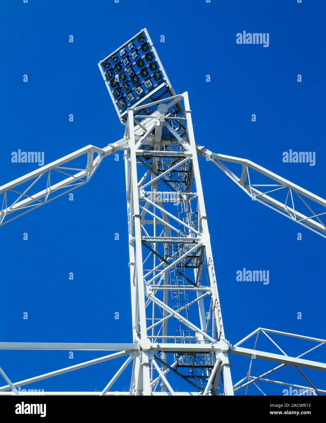 Floodlights on a tall pylon Stock Photo - Alamy