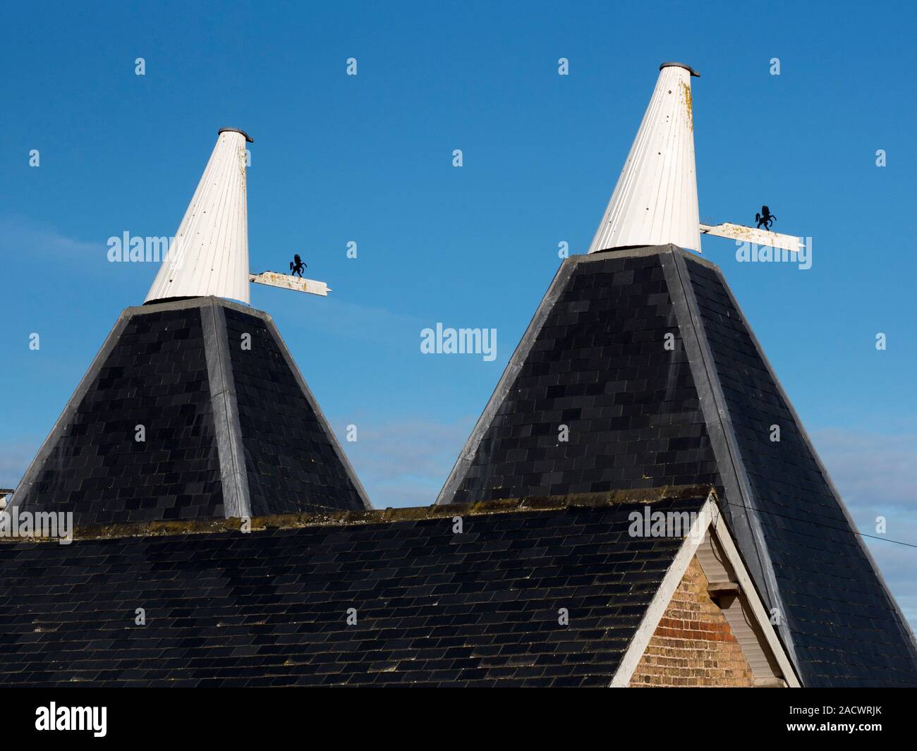 Oast house in kent hi-res stock photography and images - Alamy