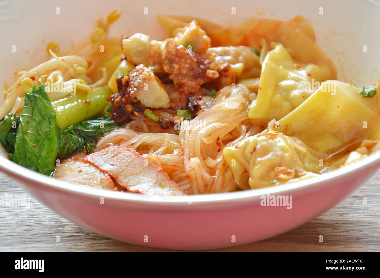 thin rice noodle topping dumpling and slice barbecue pork in soup Stock ...