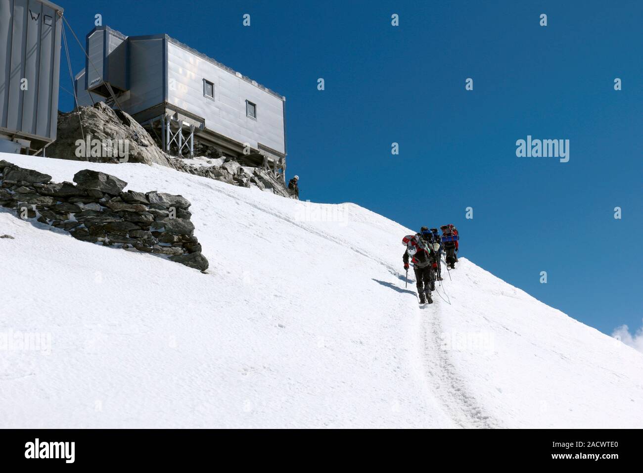 Climbers at Vallot hut, Mont Blanc. This mountain, on the France-Italy ...